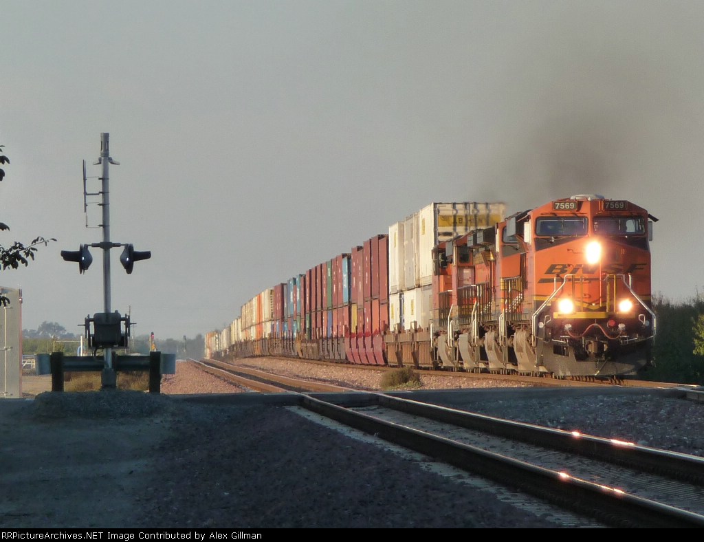 BNSF 7569 East
